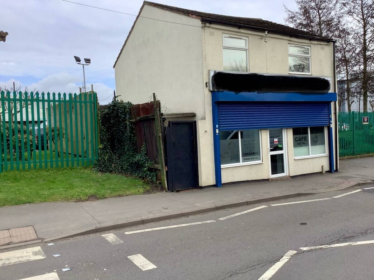 Freehold Shop With Living Accommodation Upstairs For Sale - Rightbiz