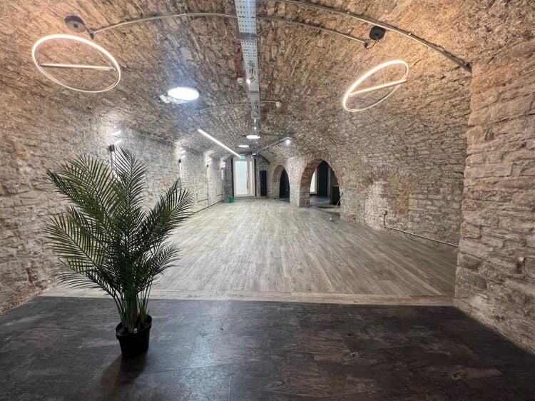 Contemporary Ground Floor Commercial Unit In Prestigious Mixed Use ...
