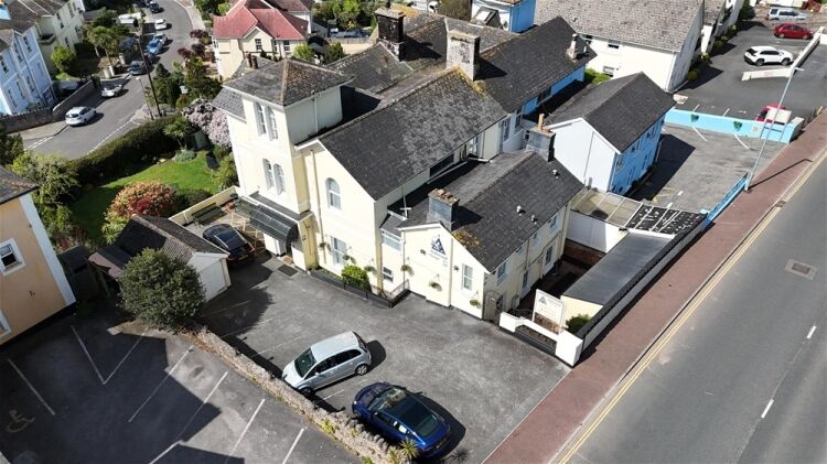 Victorian Guest House with 7 Rooms and Large Owner's Accommodation in ...
