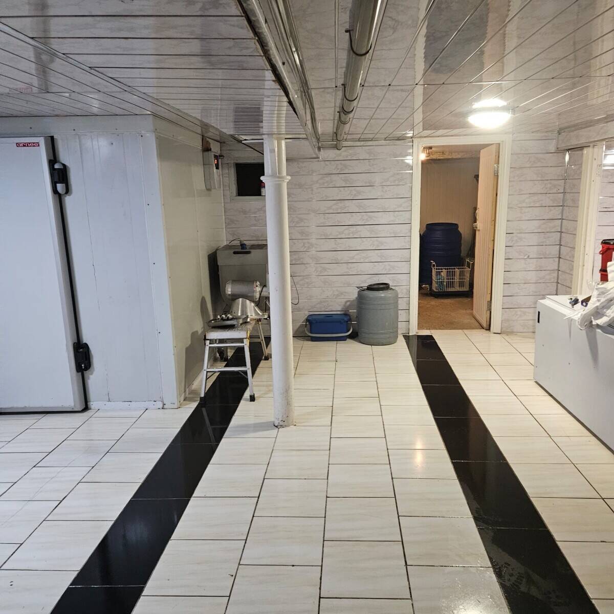 Modern Romanian Specialty Shop with Two Levels for Sale in Walthamstow ...