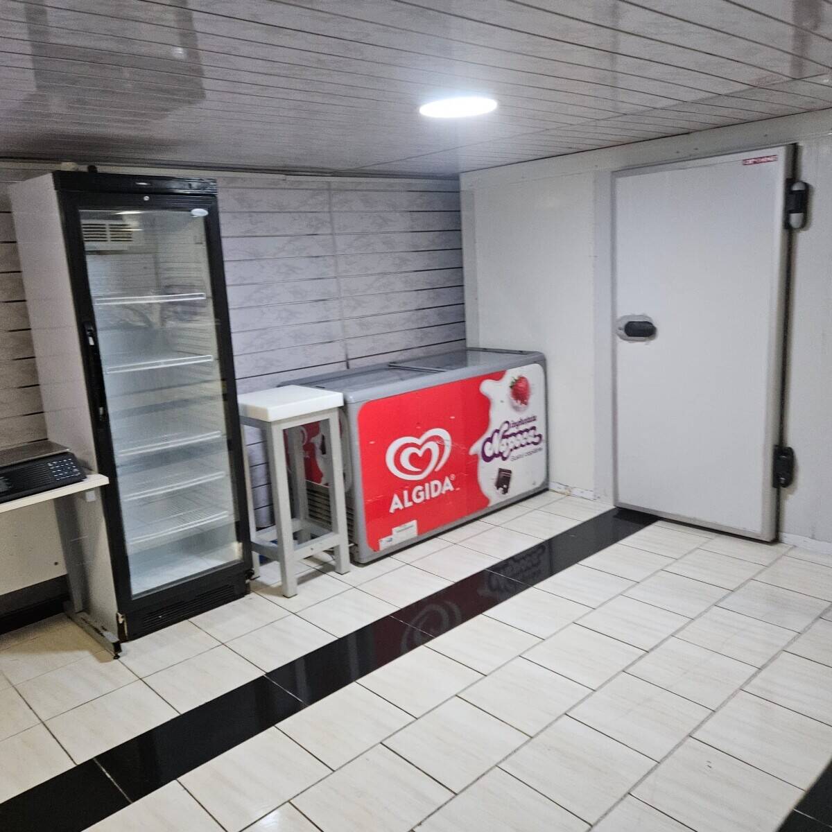 Modern Romanian Specialty Shop with Two Levels for Sale in Walthamstow ...