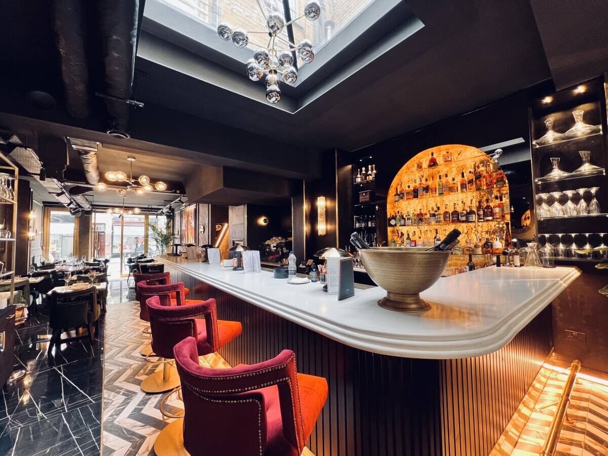 Modern European Restaurant and Bar for Sale in Central London