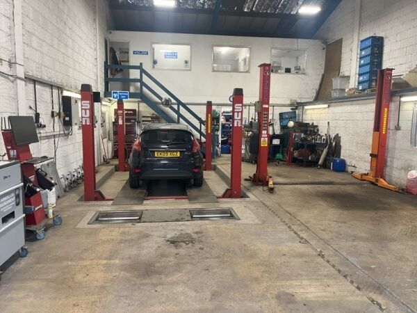 Swindon, Car Garages & Workshops For Sale: 6 Available To Buy Now